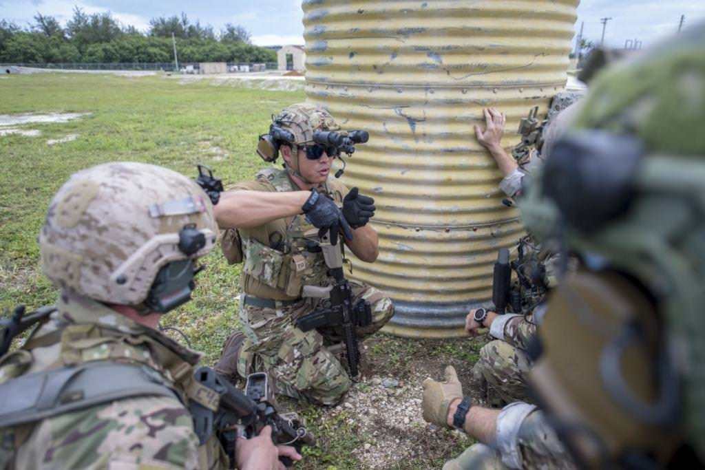 Navy EOD | Scrolller