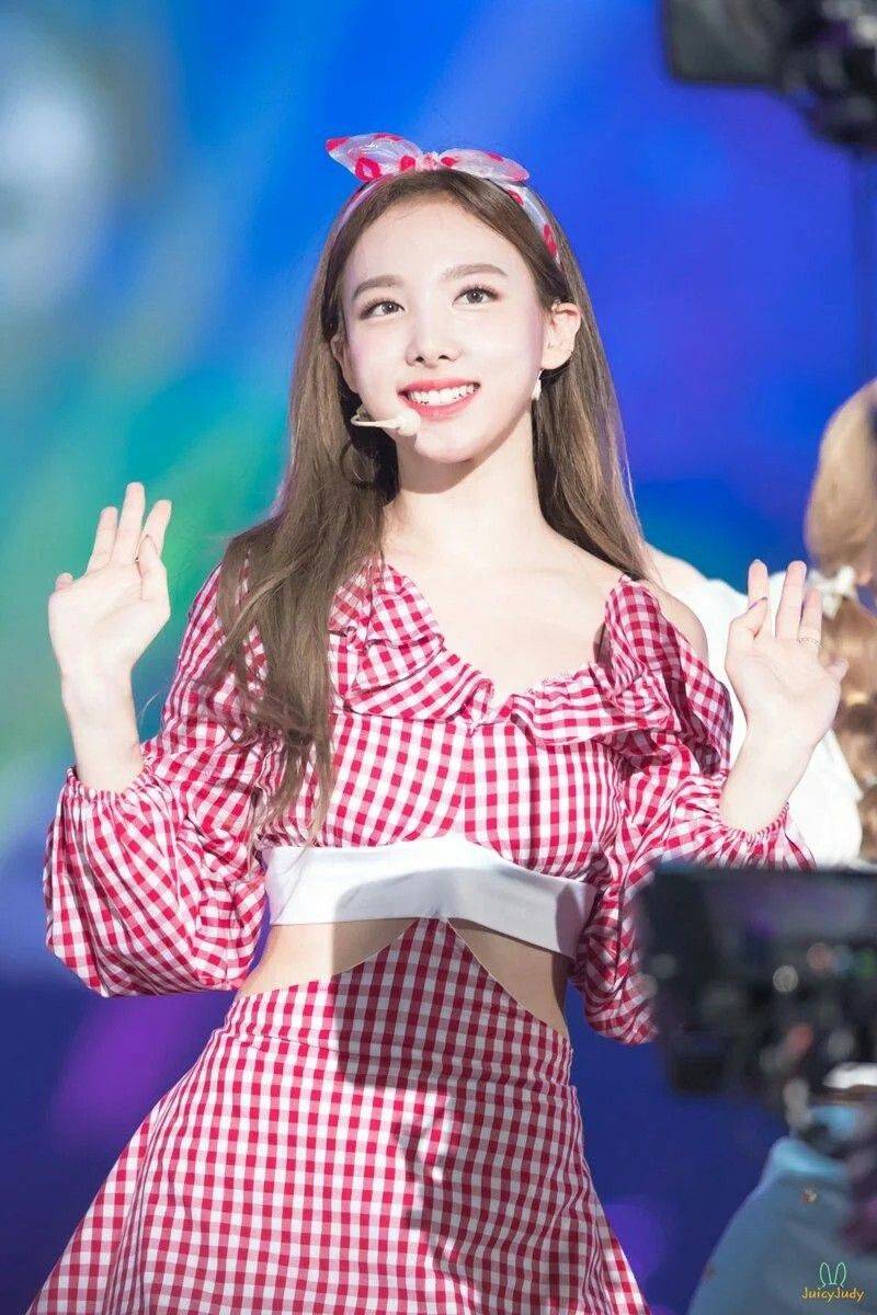 Nayeon | Scrolller