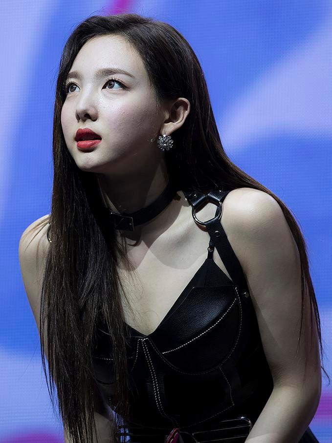 Nayeon | Scrolller