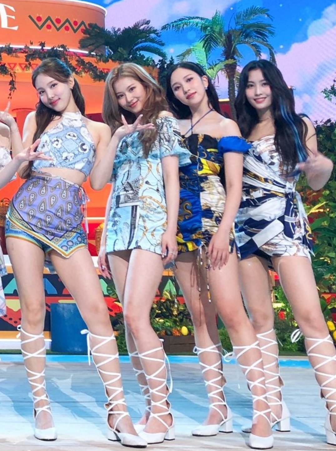 Nayeon Sana Mina And Momo Scrolller