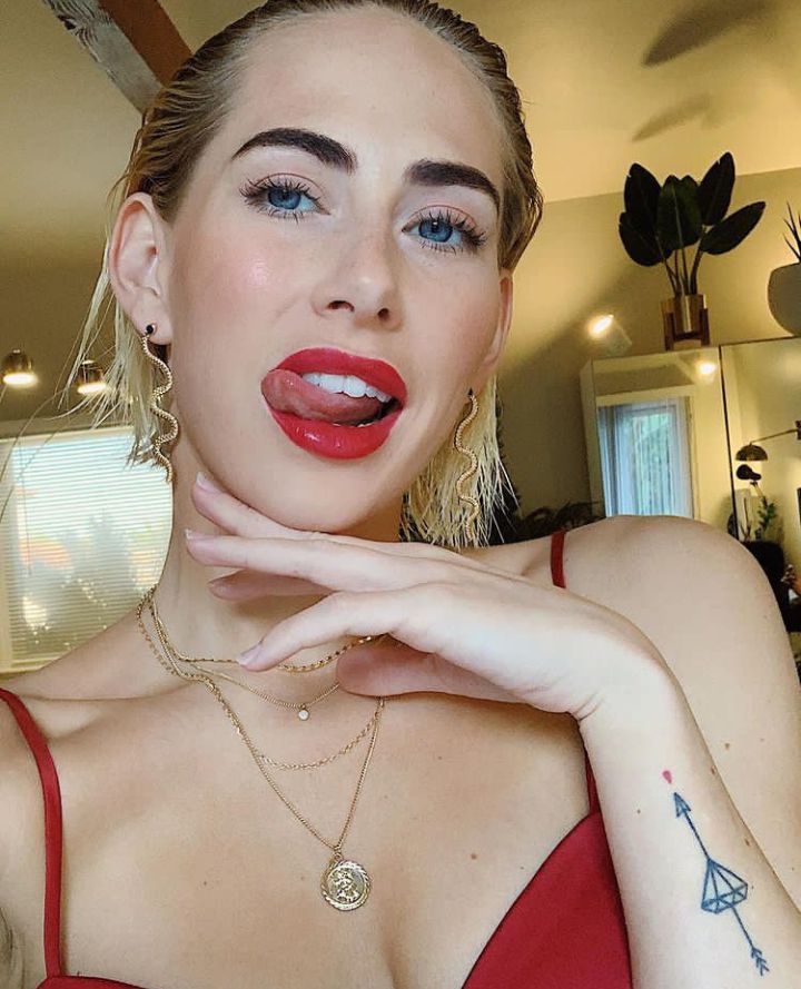 Need a slave that would like to be trained in a old proper way Kik me mistressJanet999 | Scrolller