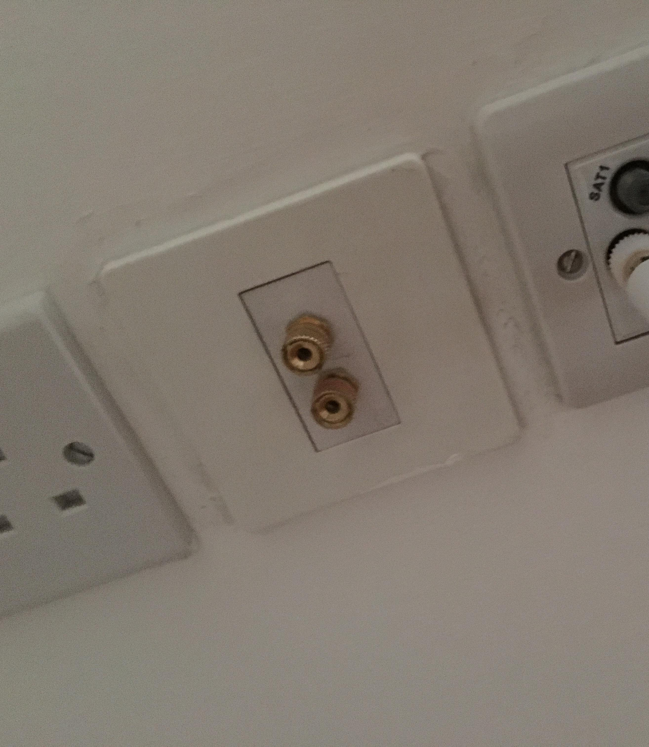 Need help identifying audio input and cables need to buy | Scrolller