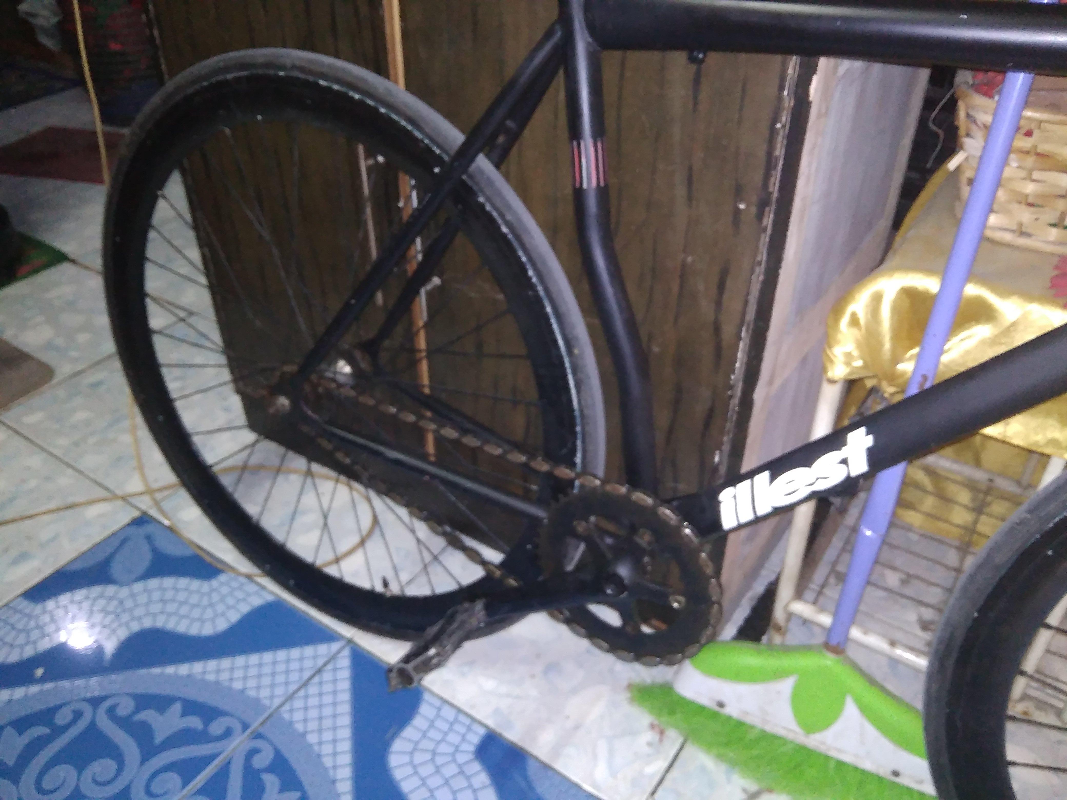 Need help identifying the frame model. | Scrolller