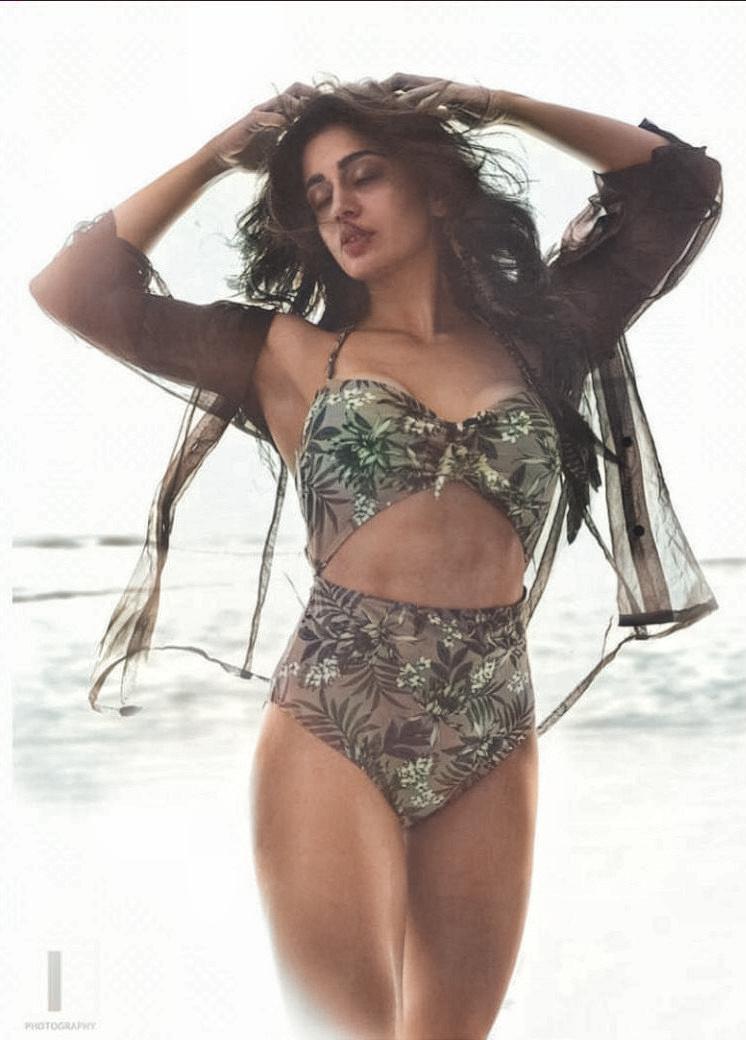 Neha Pendse's perfect hourglass bikini body. | Scrolller