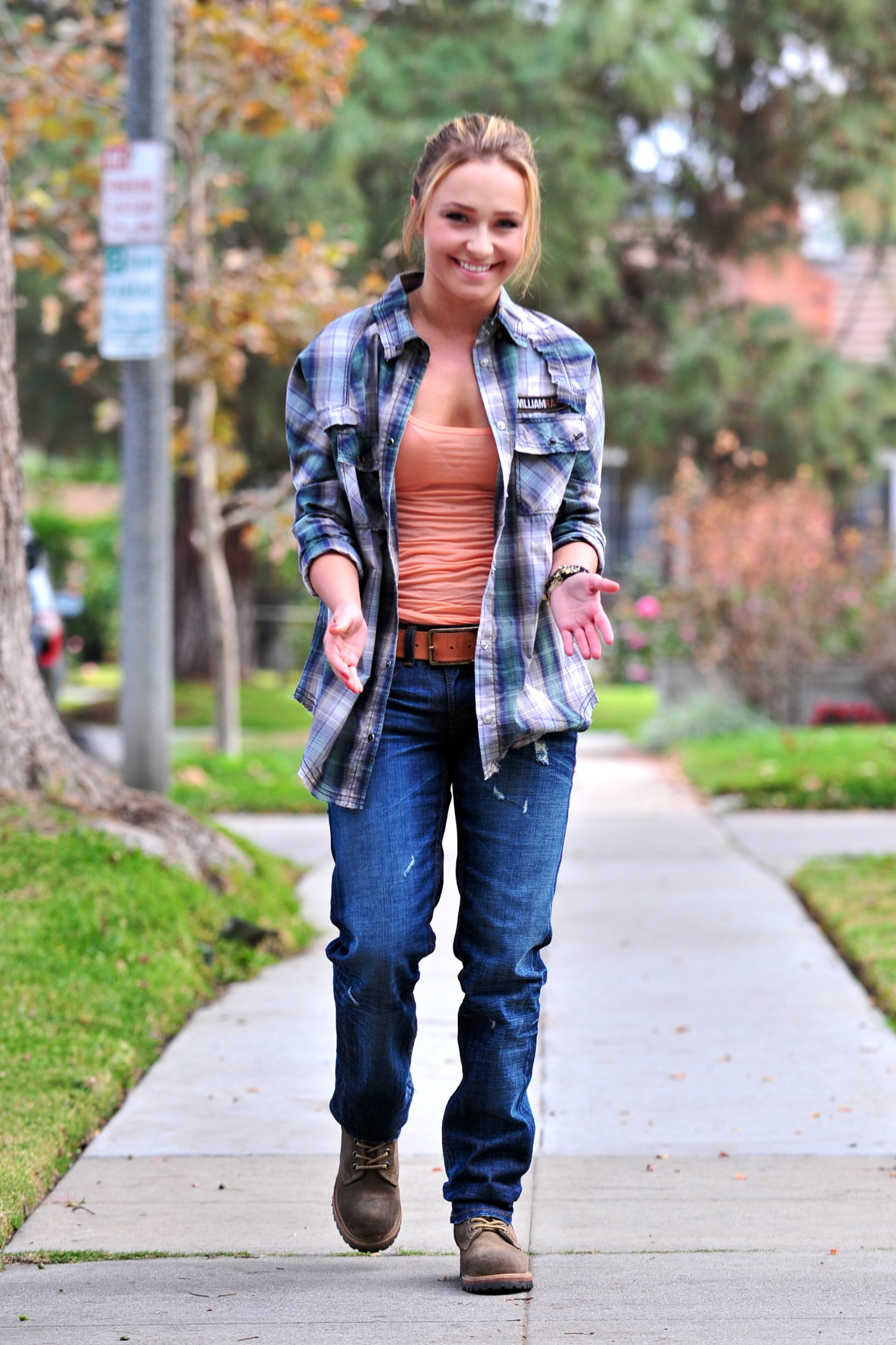 Neighborhood stroll | Scrolller