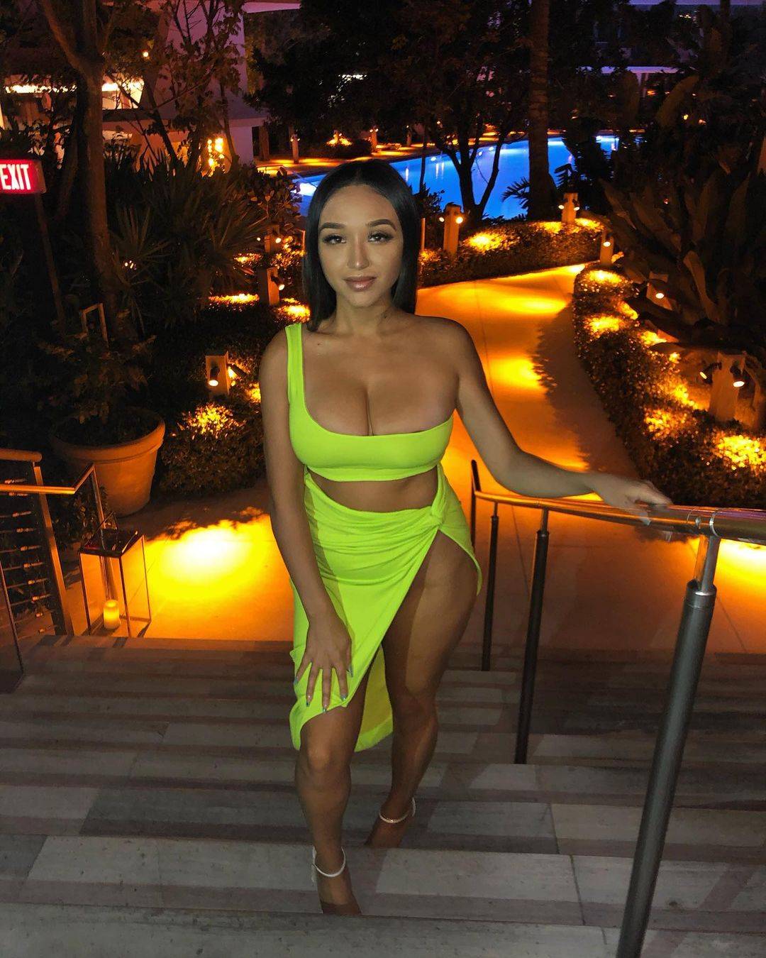 Neon green | Scrolller