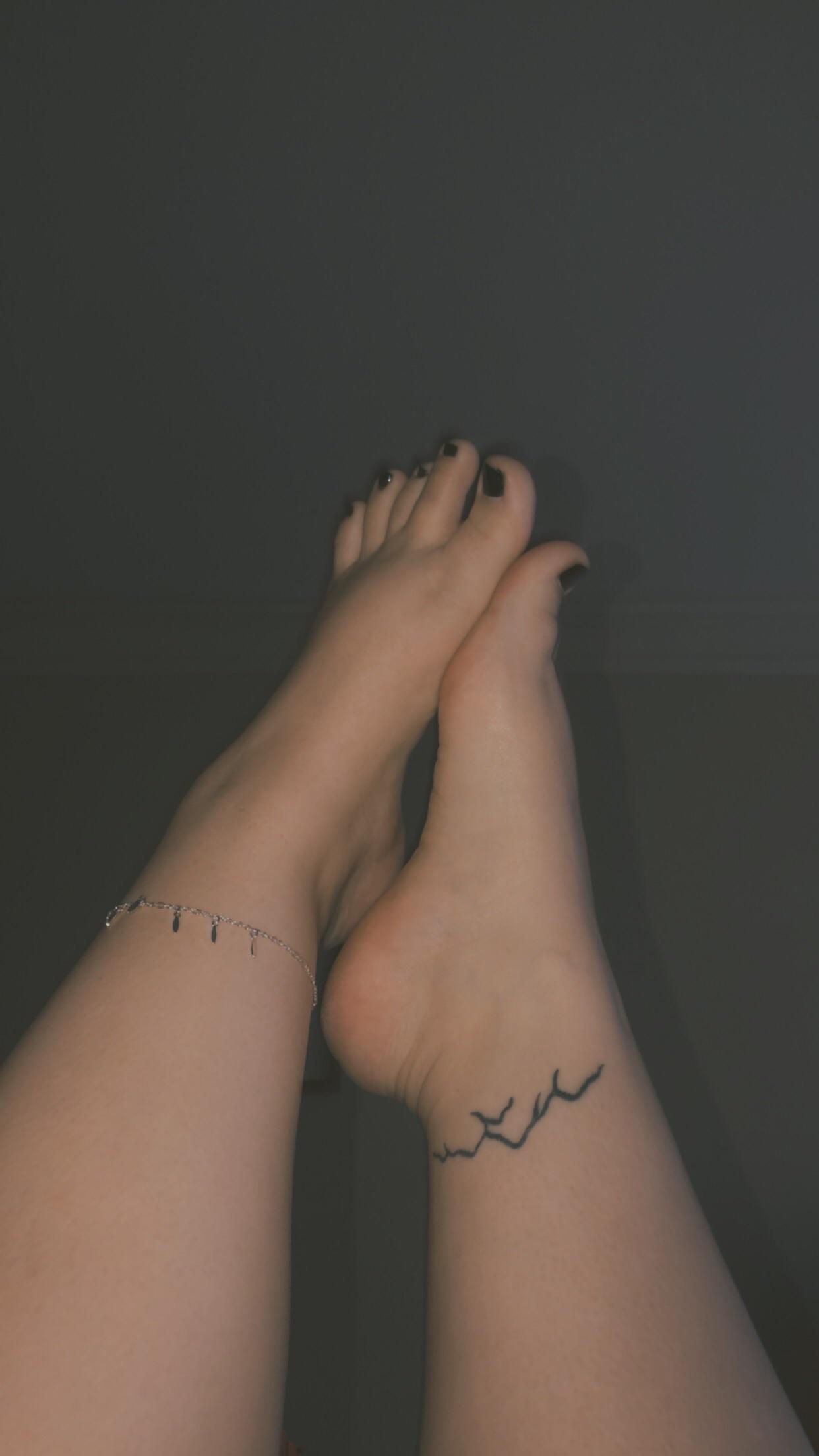 new anklet | Scrolller