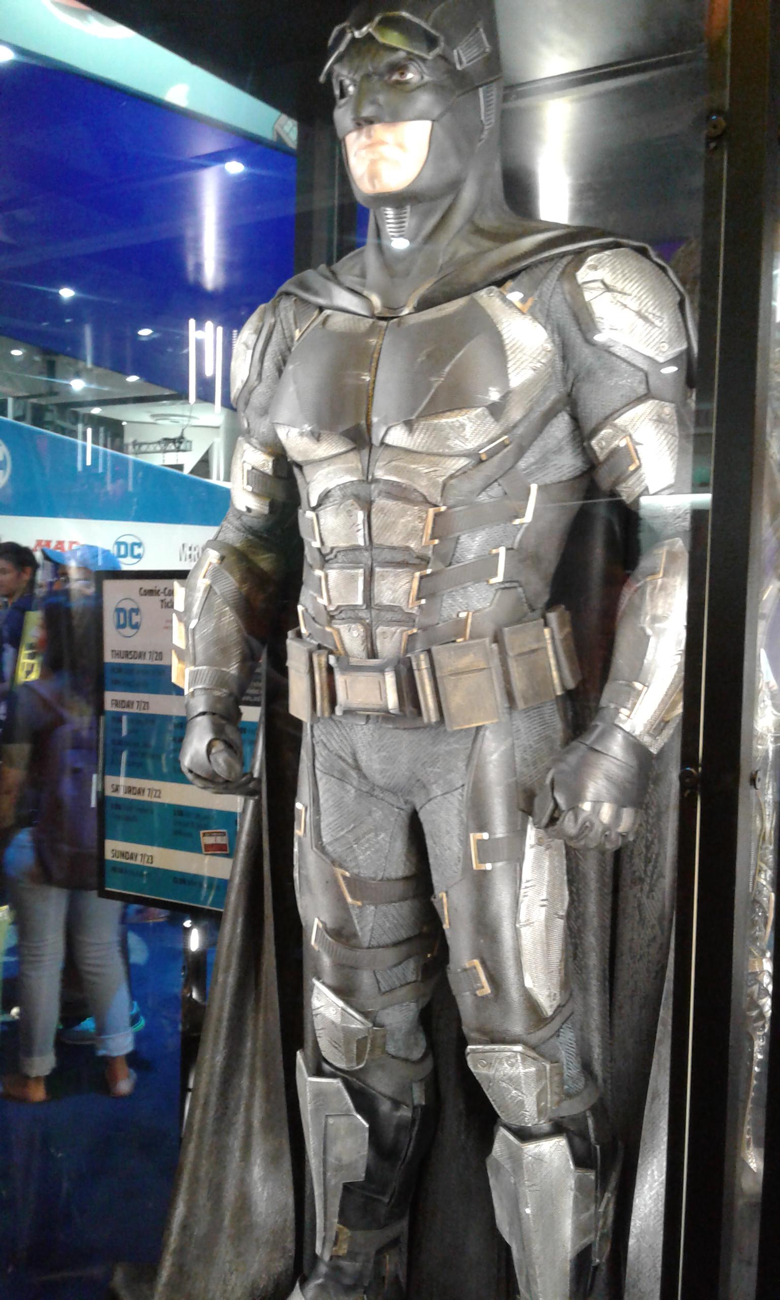 New Batsuit Unveiled at Comic-Con | Scrolller