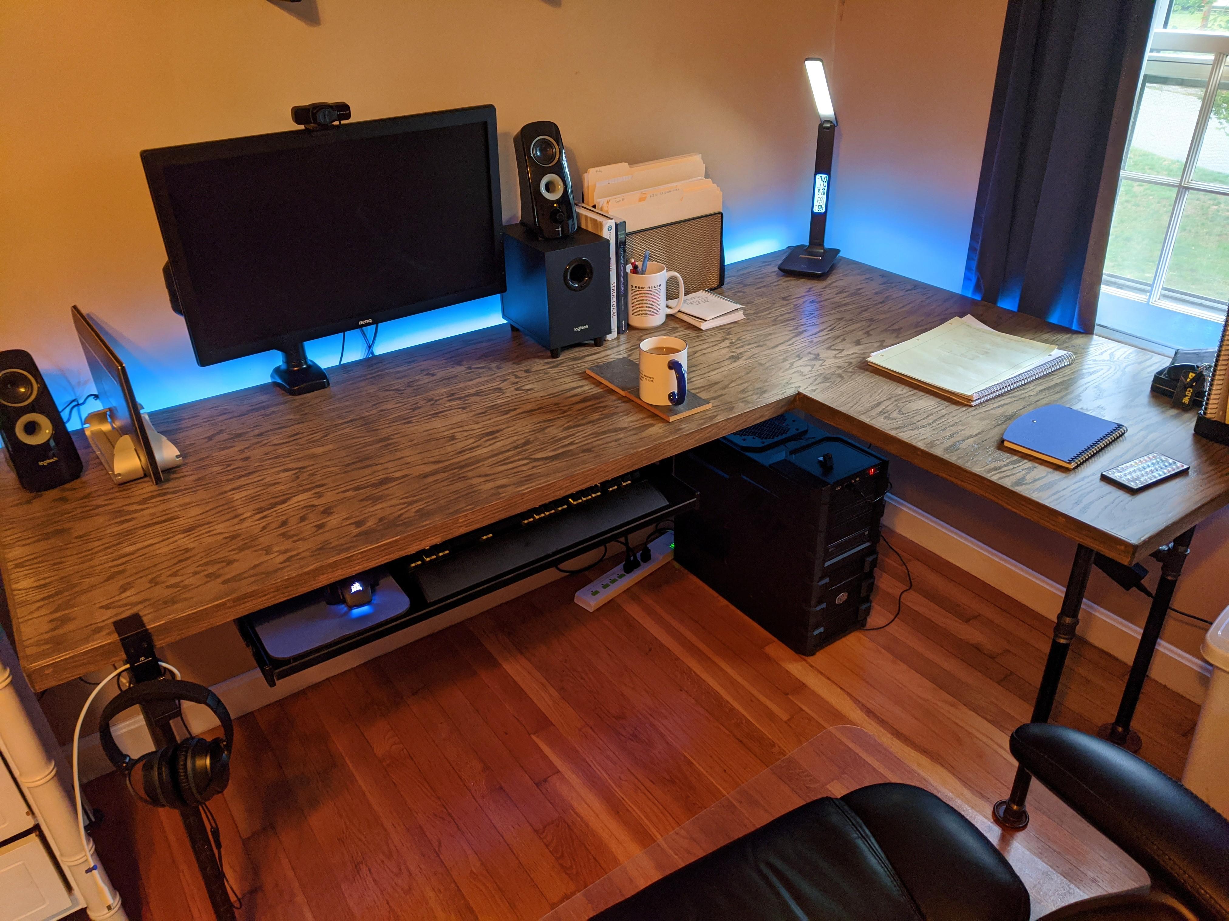 New College WFH Setup! | Scrolller