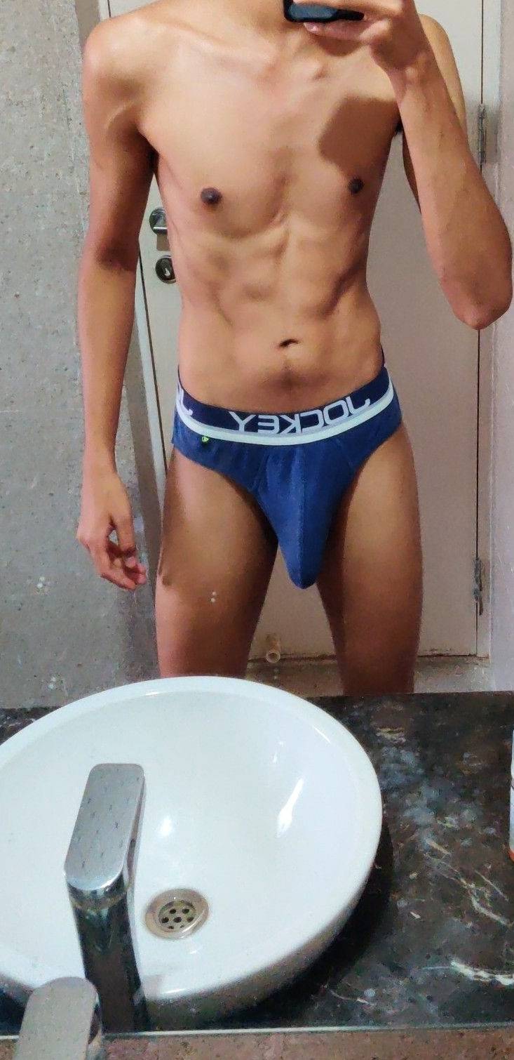 new here | Scrolller