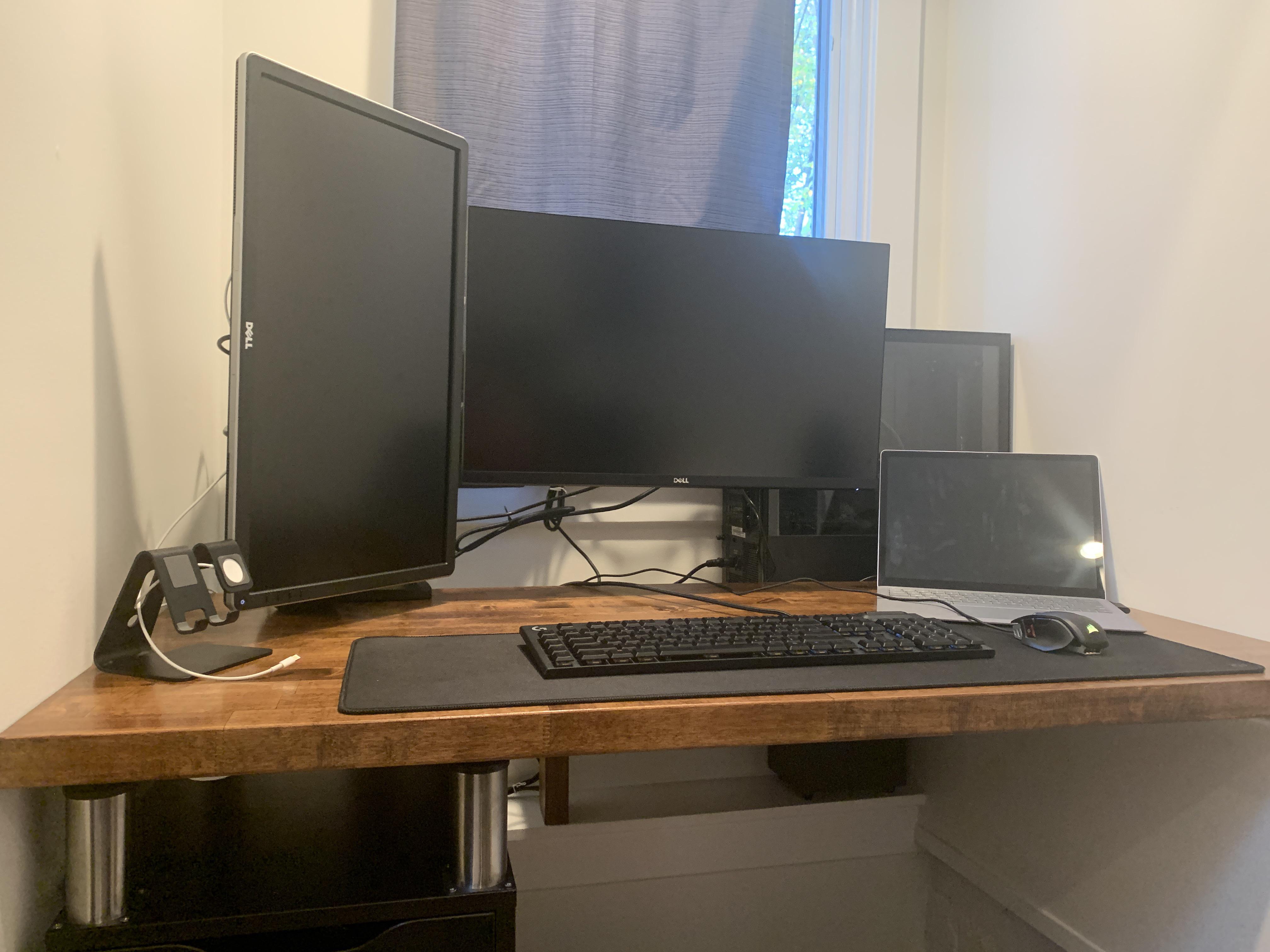 New space. New desk setup | Scrolller