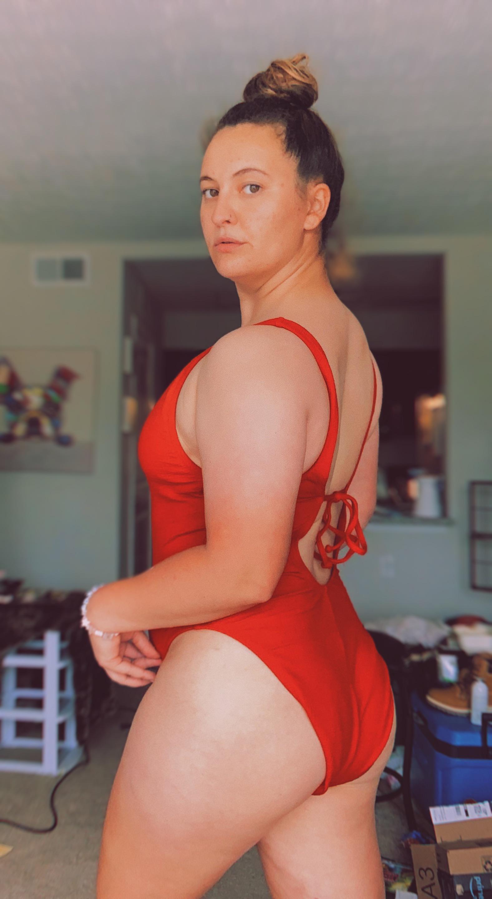new suit 🚨 [27F] [over 18] [first time poster] | Scrolller