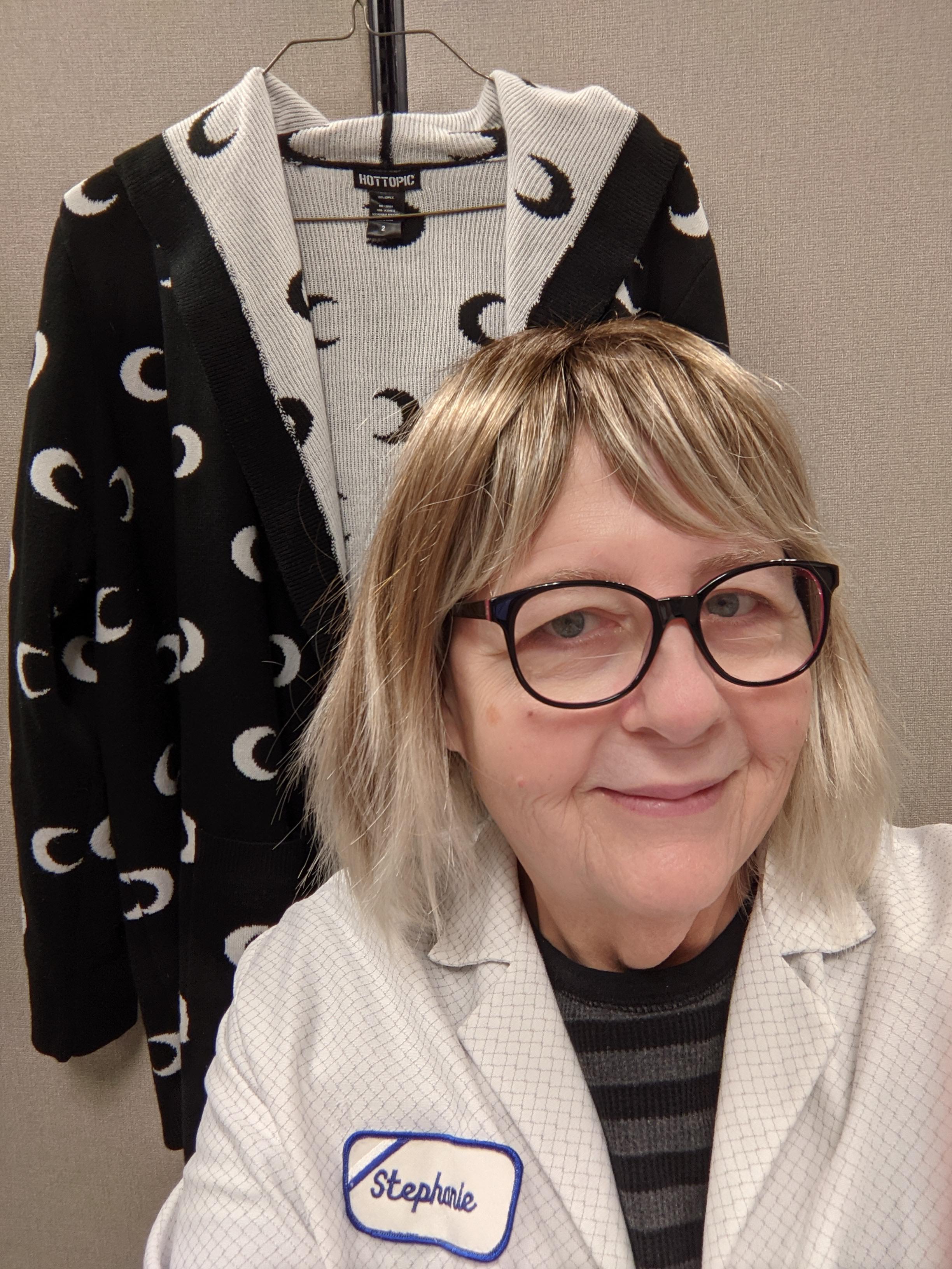 New wig feeling sassy at work. | Scrolller