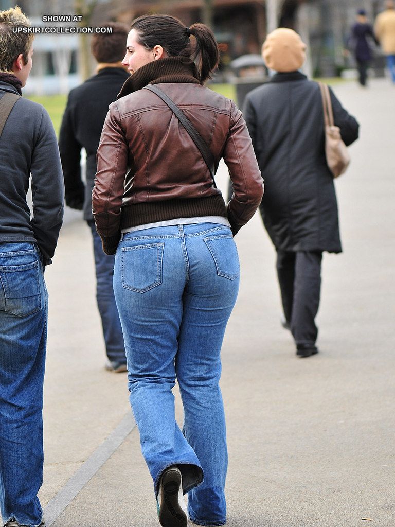 Next Door Booty Girl in Jeans | Scrolller