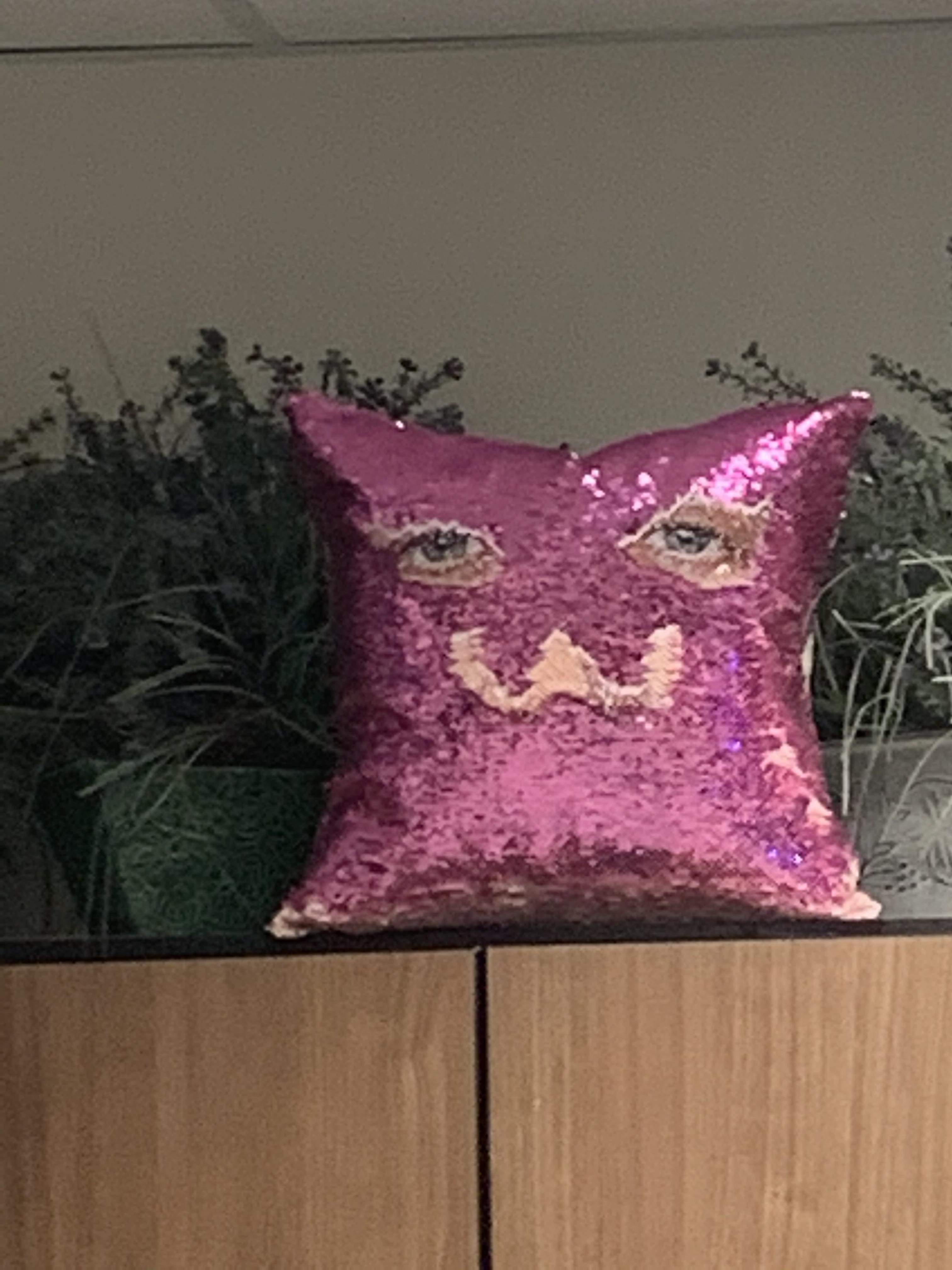 Nick cage pillow OWO | Scrolller