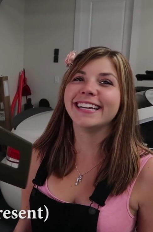 Nicole in her cute lil black overalls 🔥😏 | Scrolller