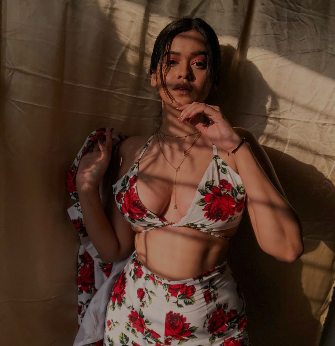 Niharika kaur | Scrolller