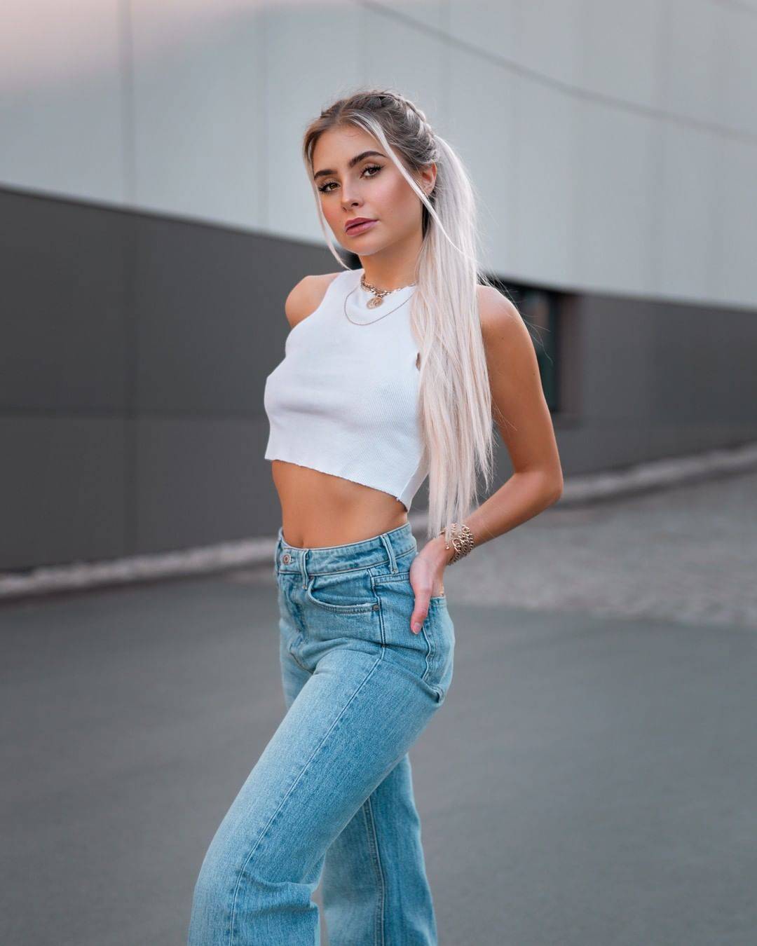 Nini Belle | Scrolller