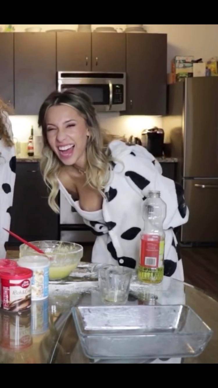 Nip slip from old video | Scrolller