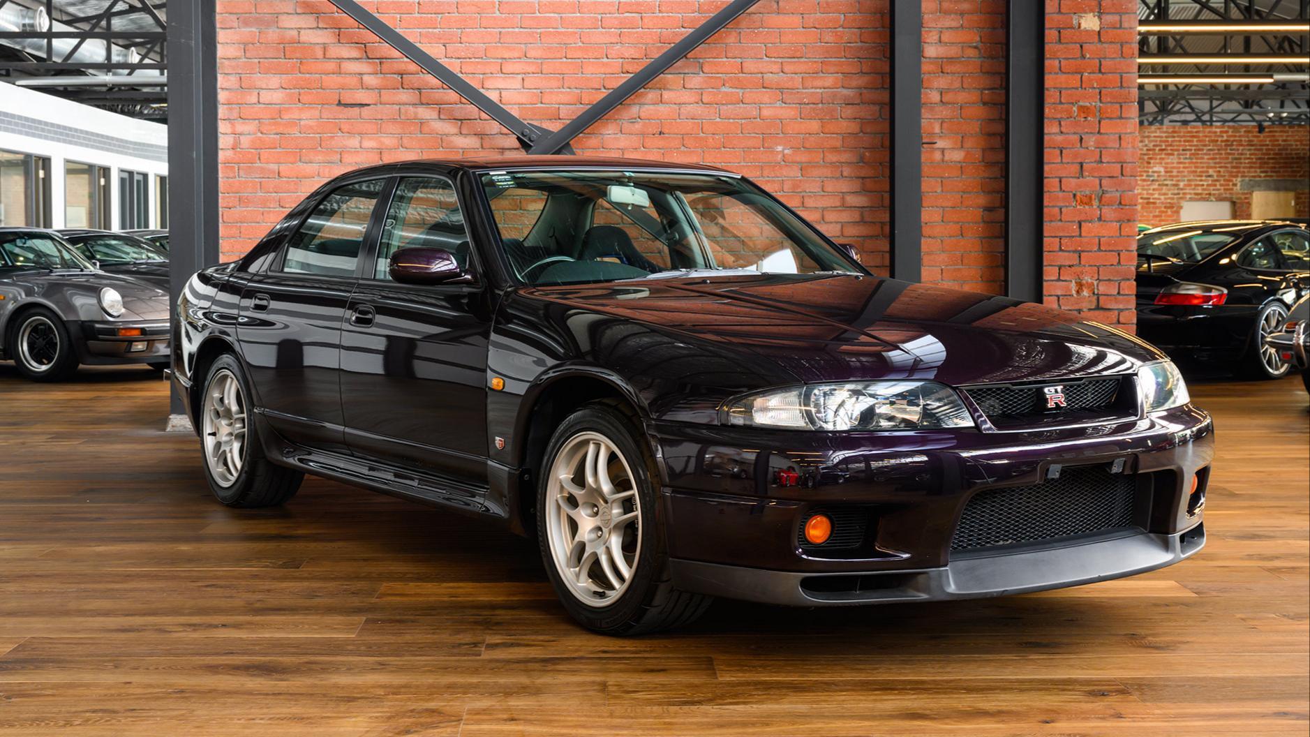 Nissan Skyline R33 GT-R | Scrolller