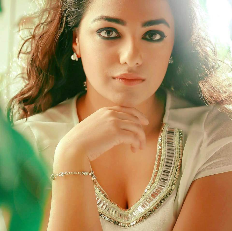 Nithya Menon | Scrolller
