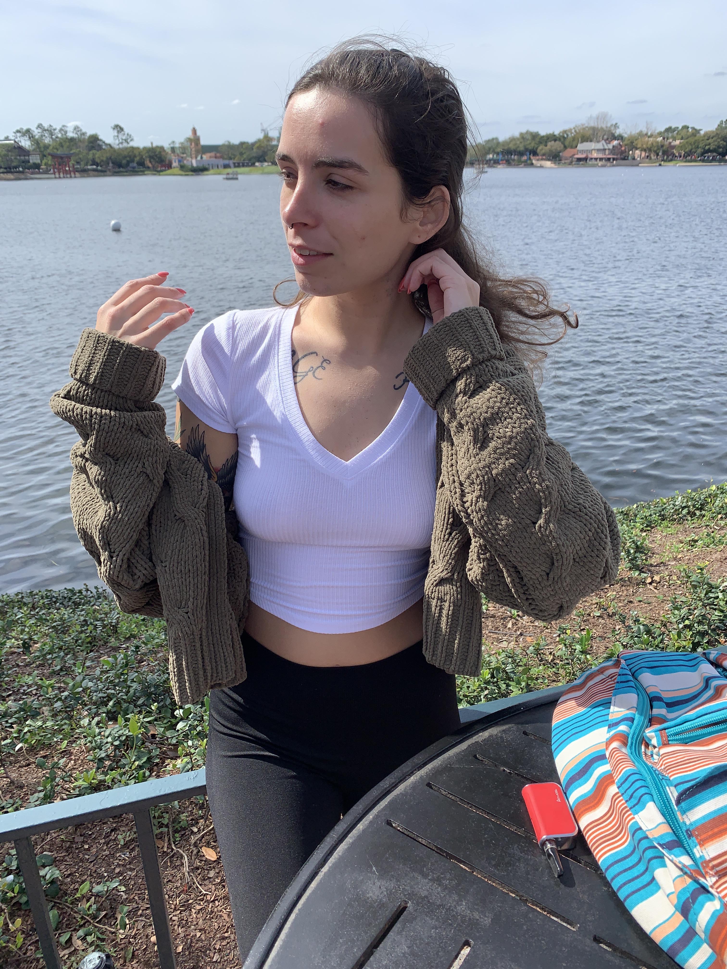 no bra at disney today 🤪 [f] | Scrolller