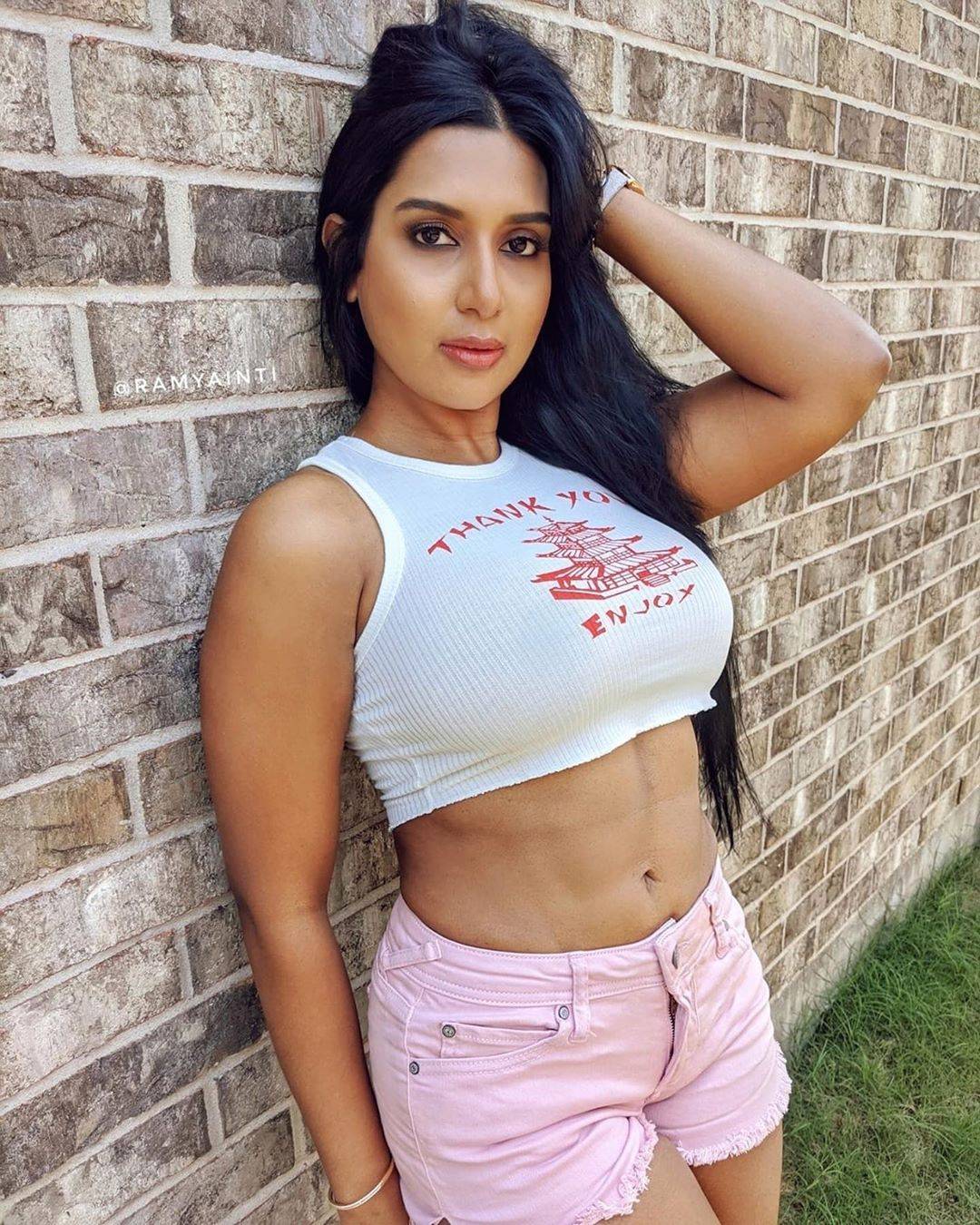 No bra club | Scrolller