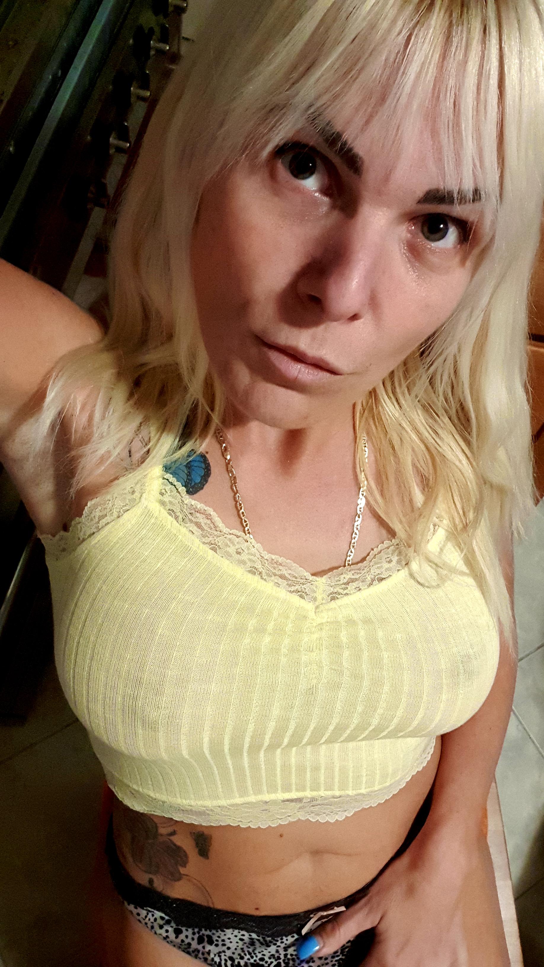 No bra today | Scrolller