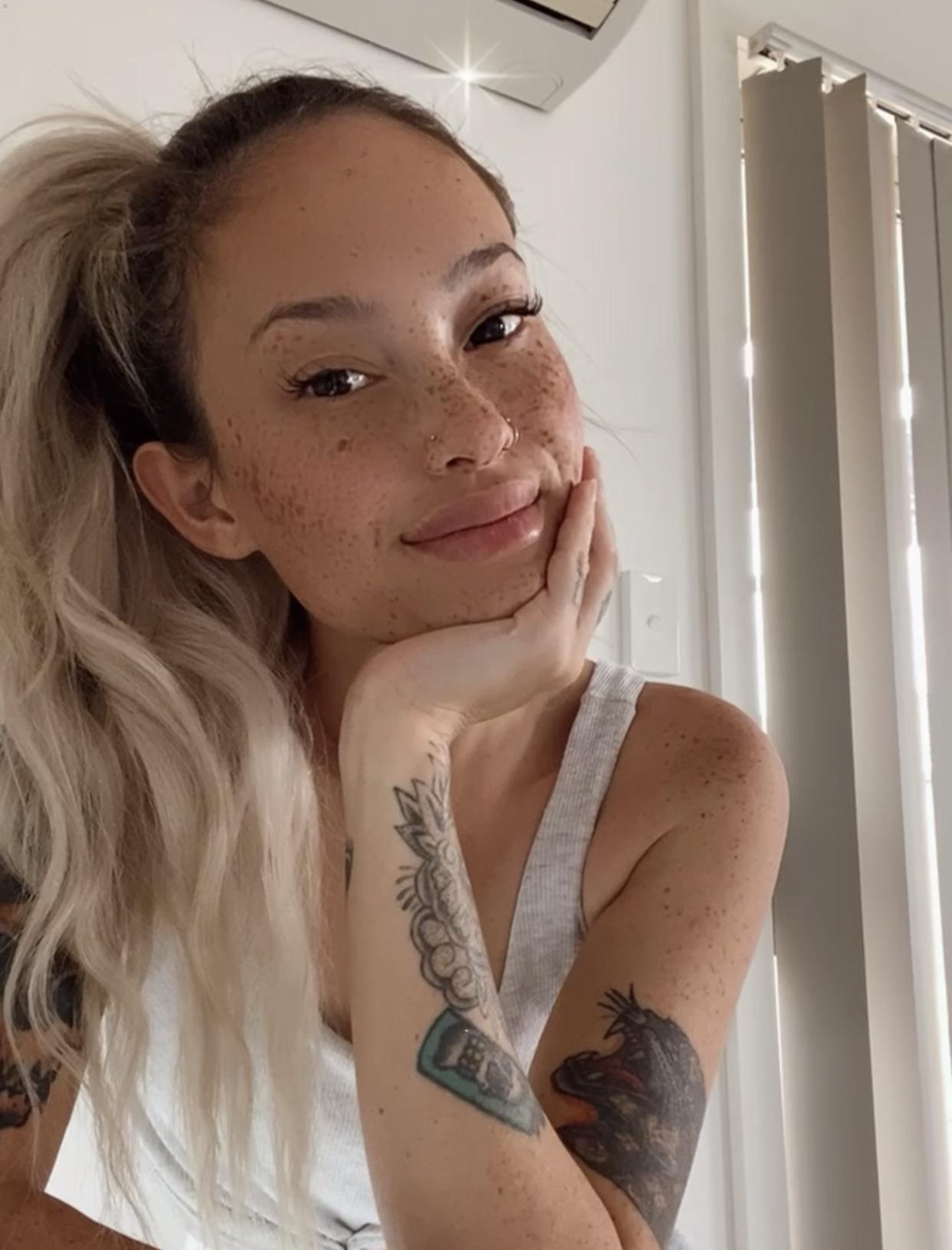 No makeup day almost everydayyy | Scrolller