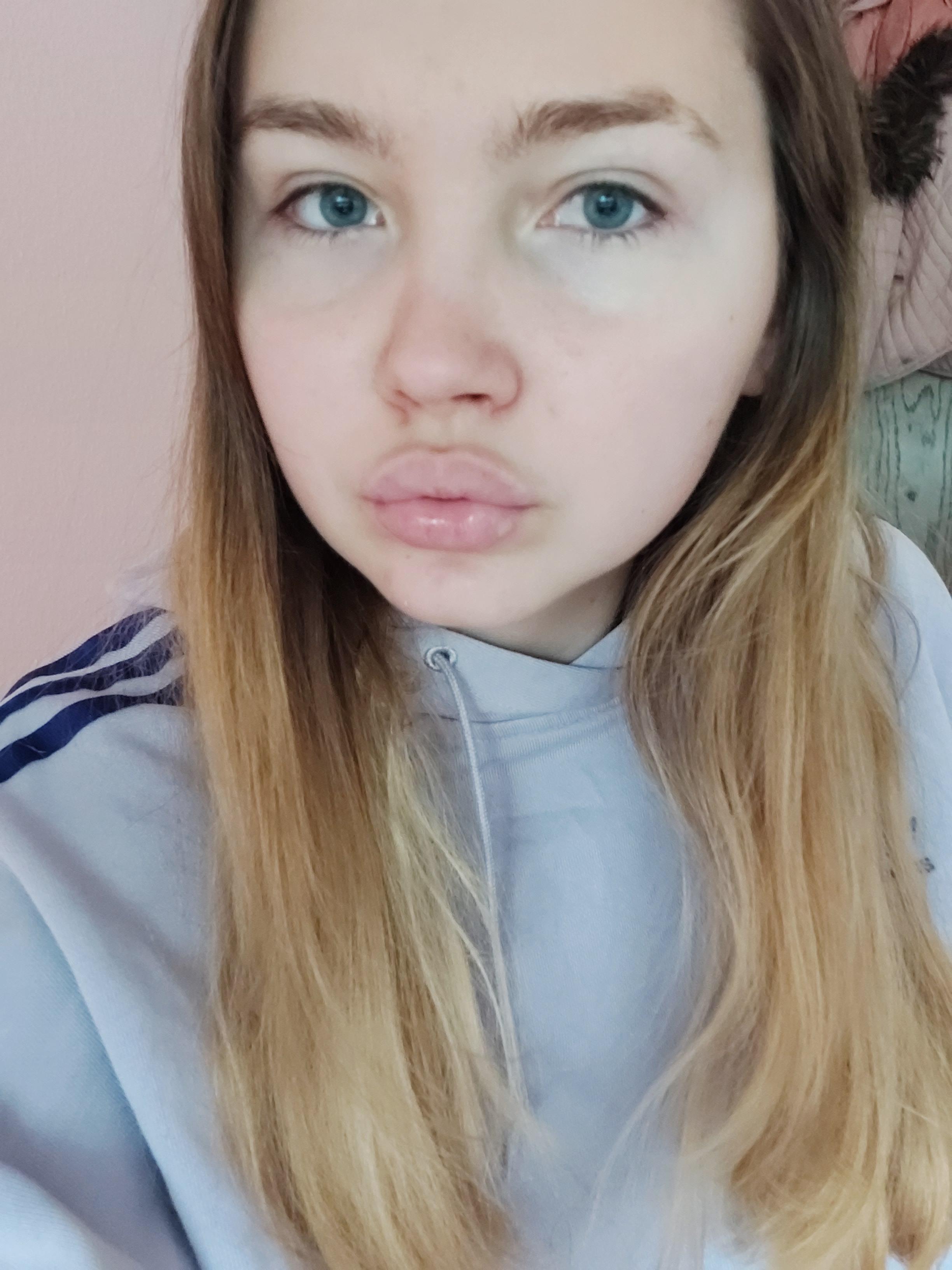 No makeup or filter, still pretty? | Scrolller