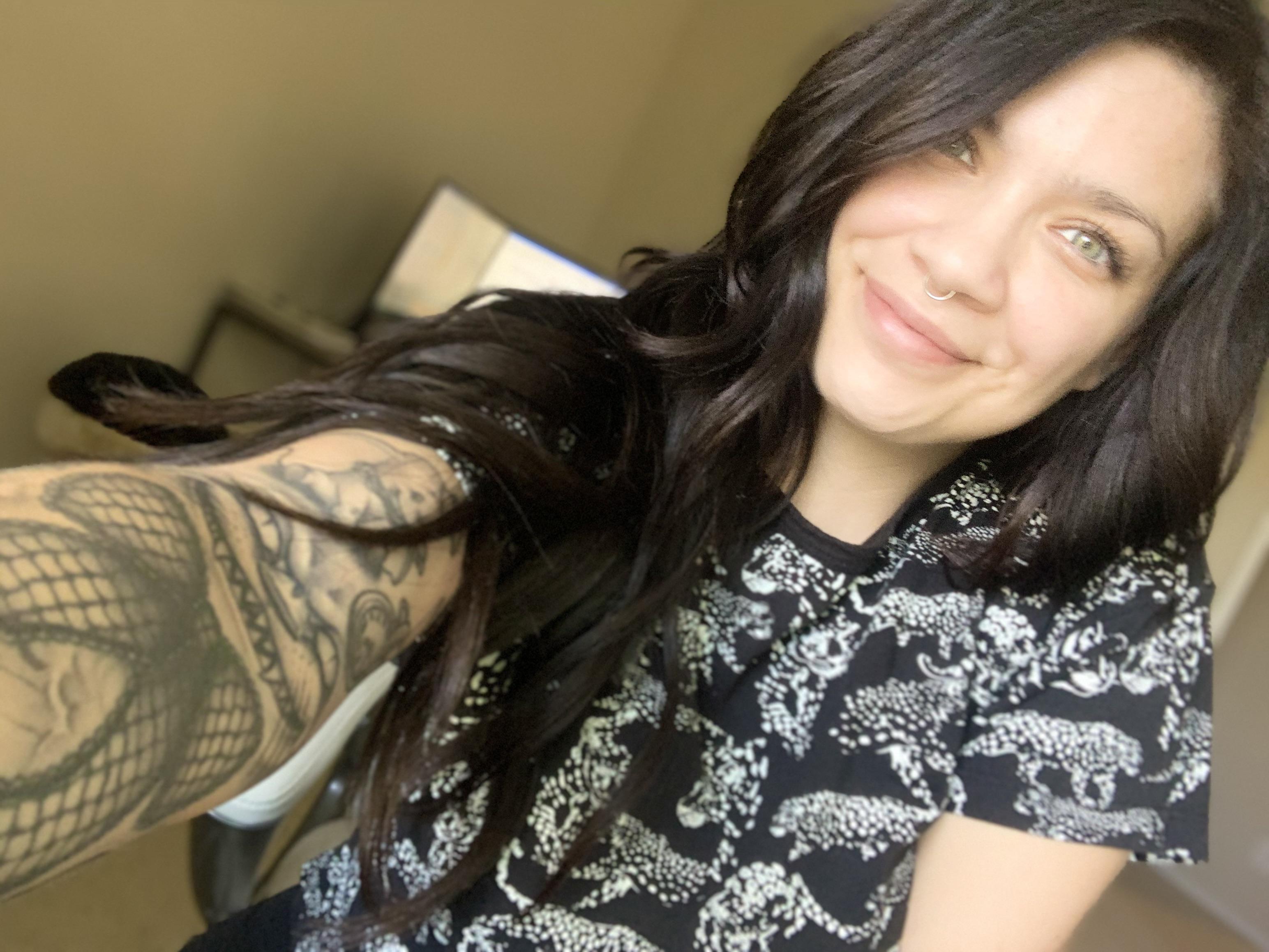 No makeup selfies are my favorite [F27] | Scrolller