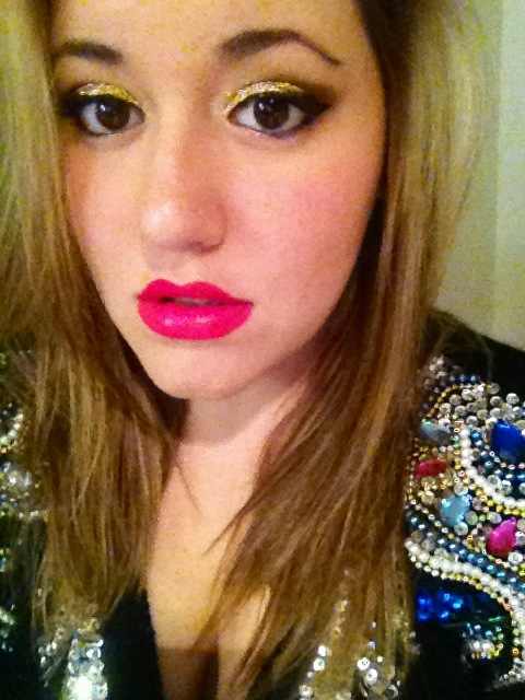 No one can go wrong with a bold lip :) | Scrolller