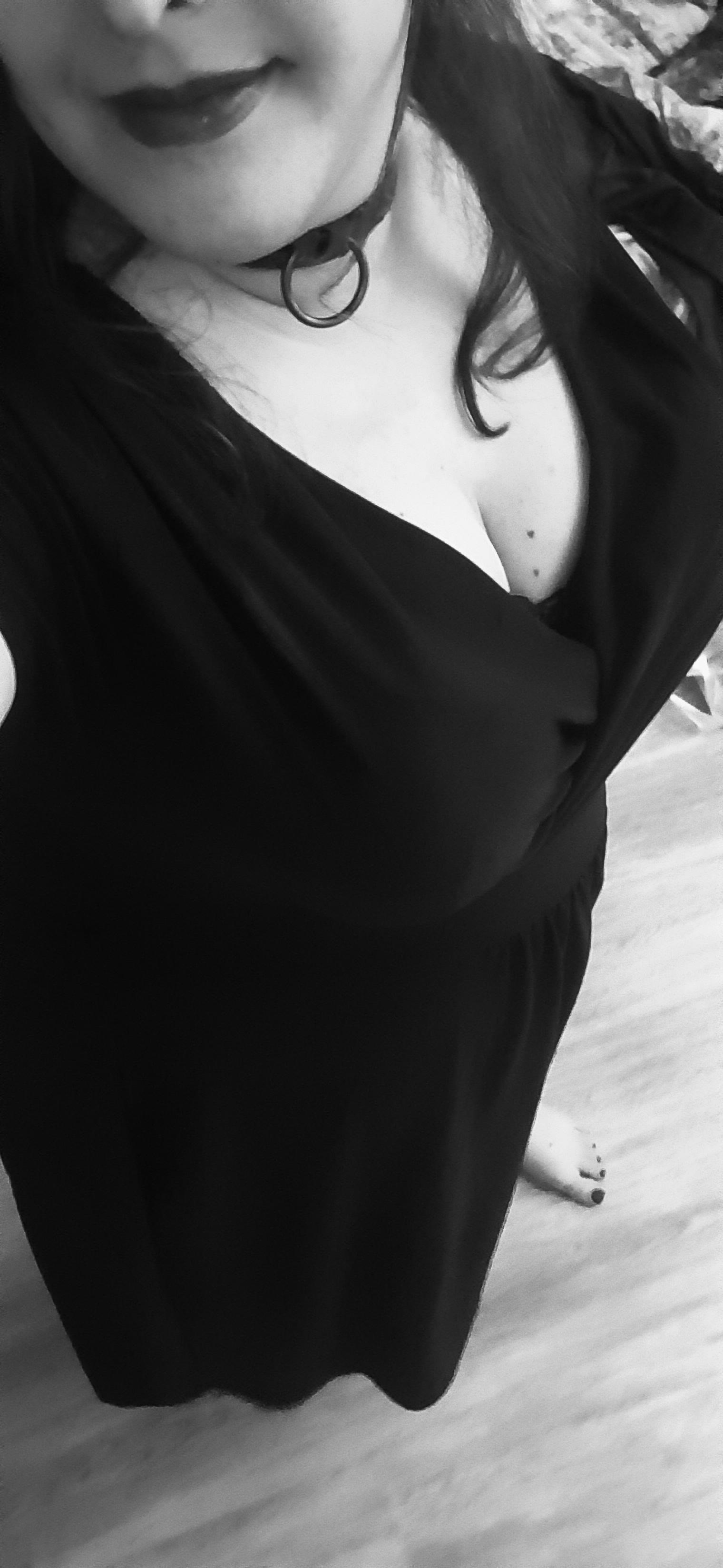 Noir pinup! | Scrolller