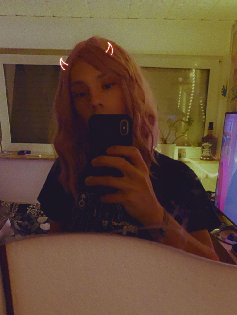 Nom nom 💕 | Scrolller