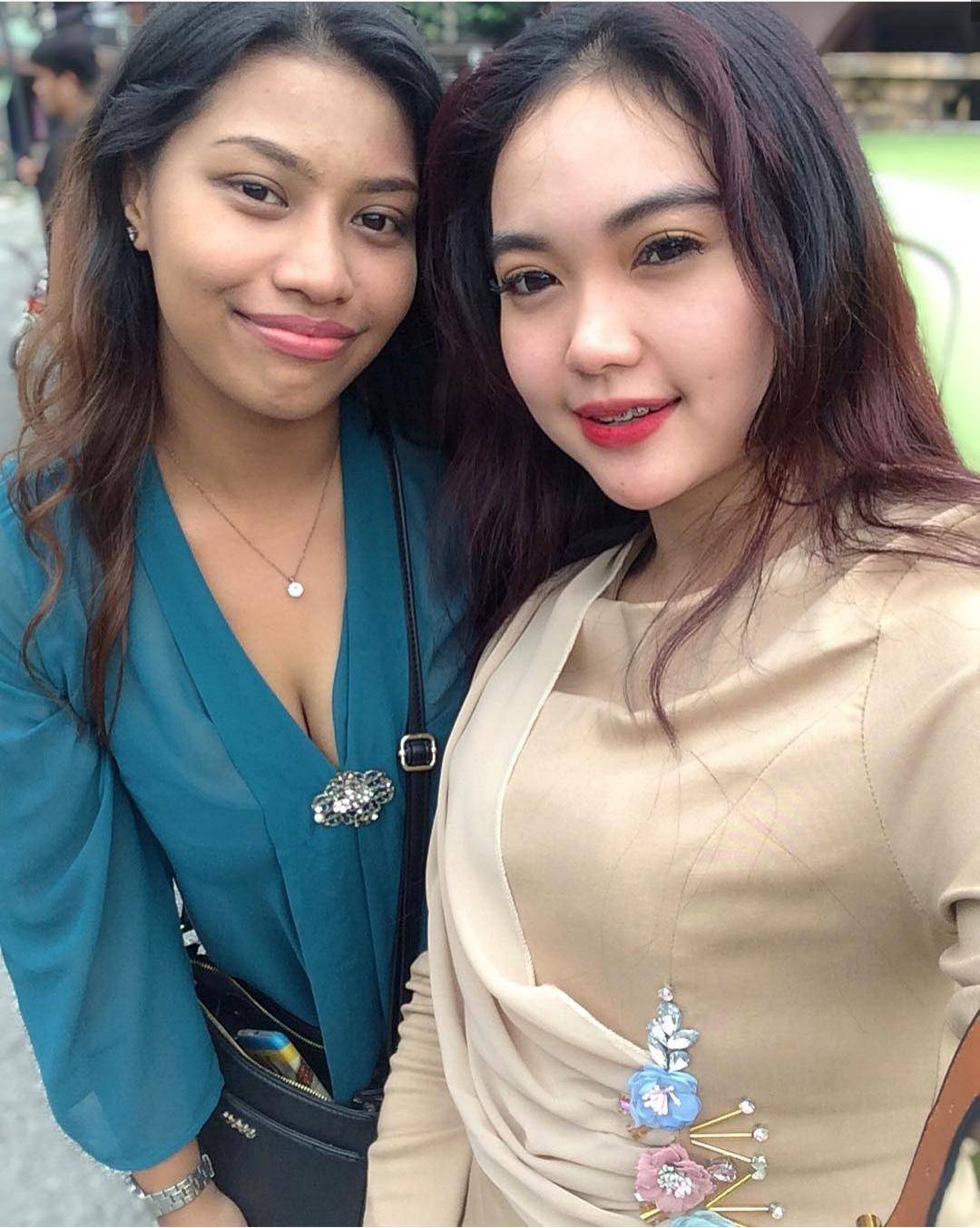 Not shy to show some cleavage at a wedding | Scrolller