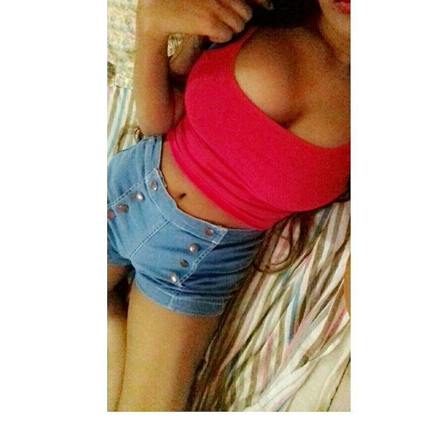 Not so subtle camel toe. | Scrolller