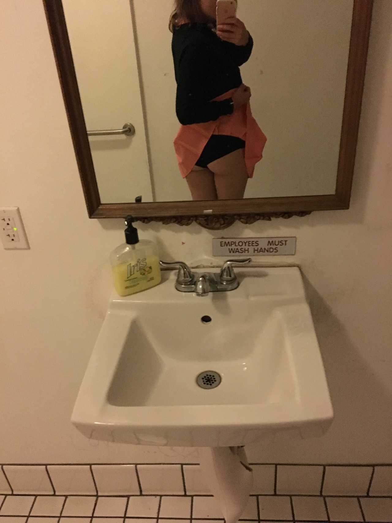 O[f]fice restroom | Scrolller