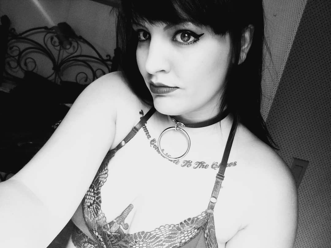 O-ring Choker | Scrolller