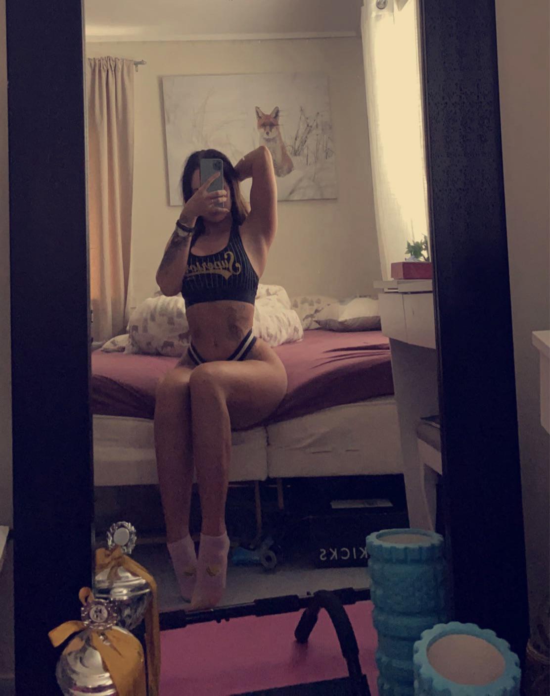 [oc] [f] my 22 inch waist! | Scrolller