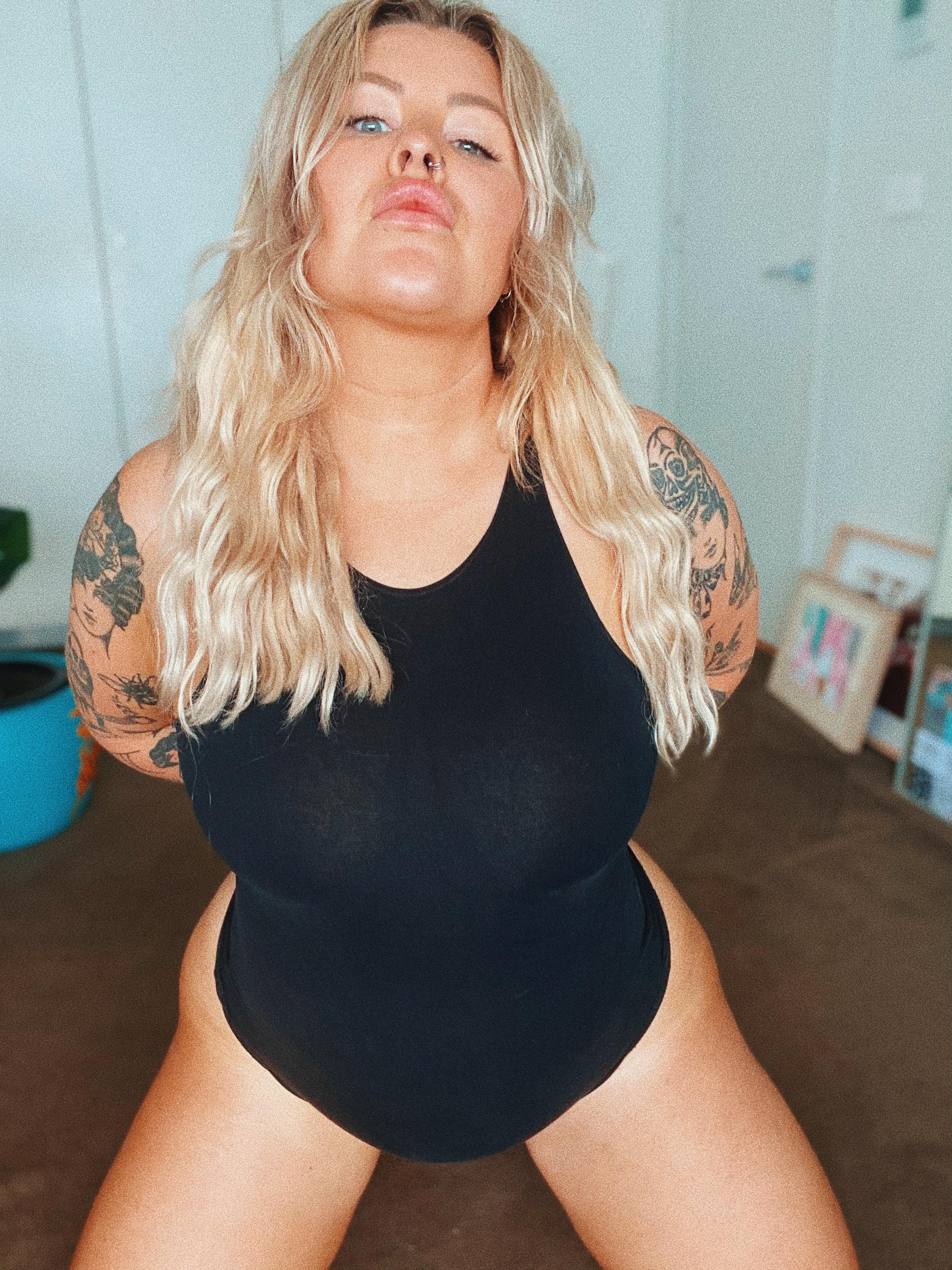 [OC] I’m on my knees for you daddy. Please pay me attention x | Scrolller