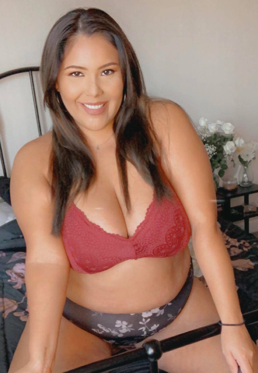 OC-Let me curve your attention to my needs.💸 | Scrolller