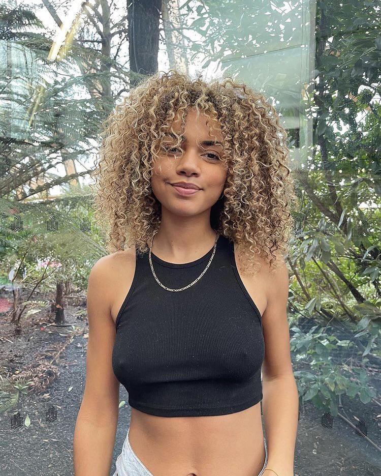 Ocean Lewis | Scrolller