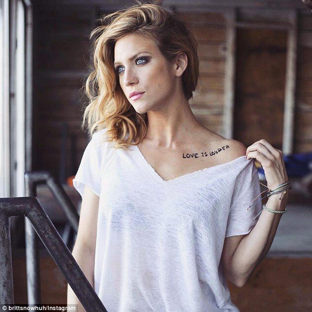 Off the Shoulder | Scrolller