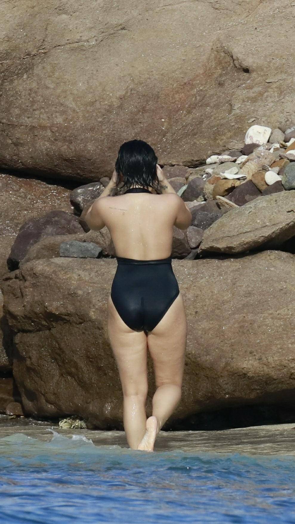 Oh Demi... | Scrolller