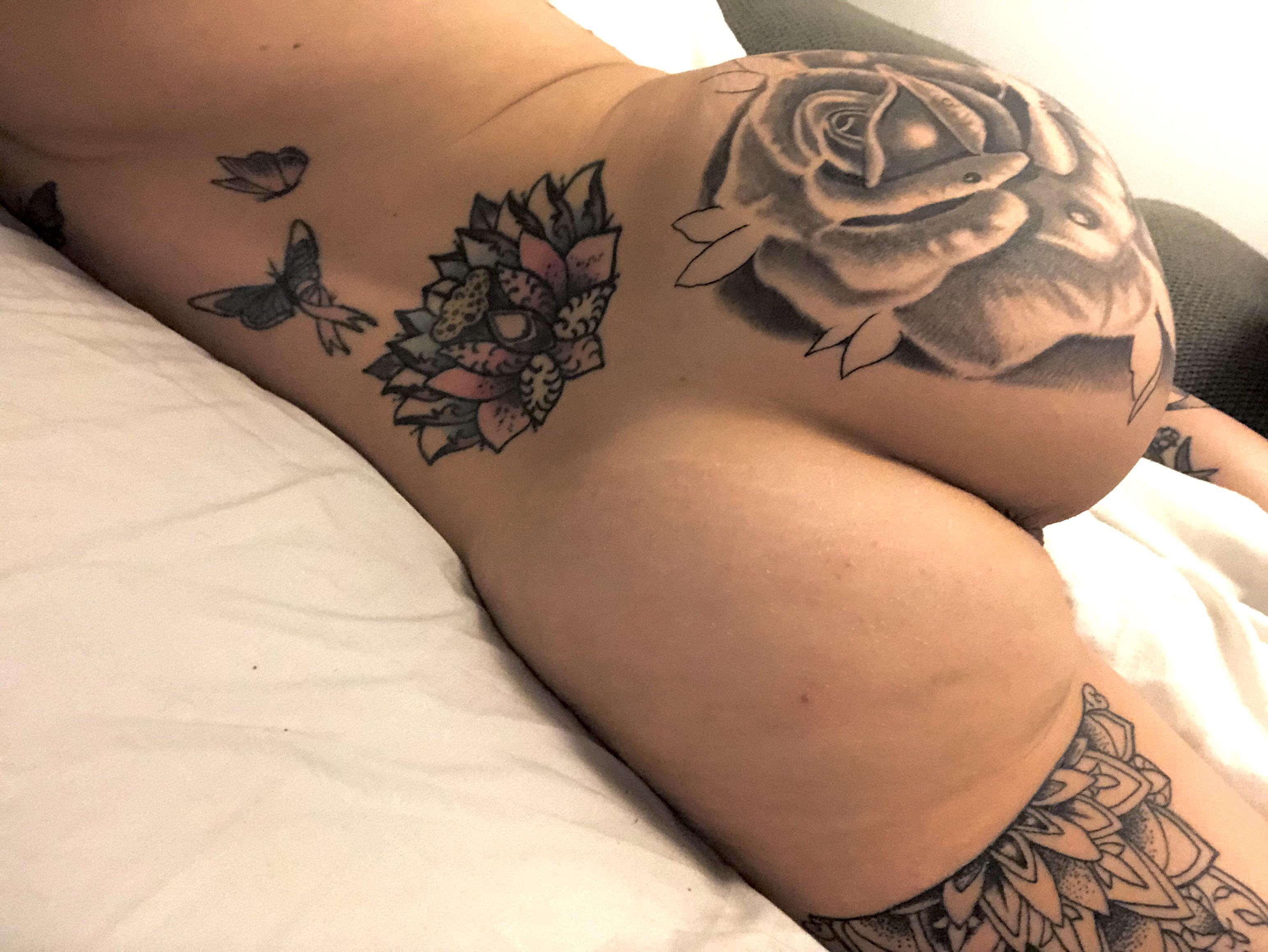 Pretty Decorated Booty 🍑 Scrolller 8807
