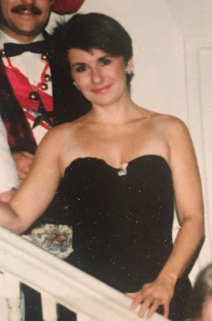 Old pic of my mom from the 80's I found | Scrolller