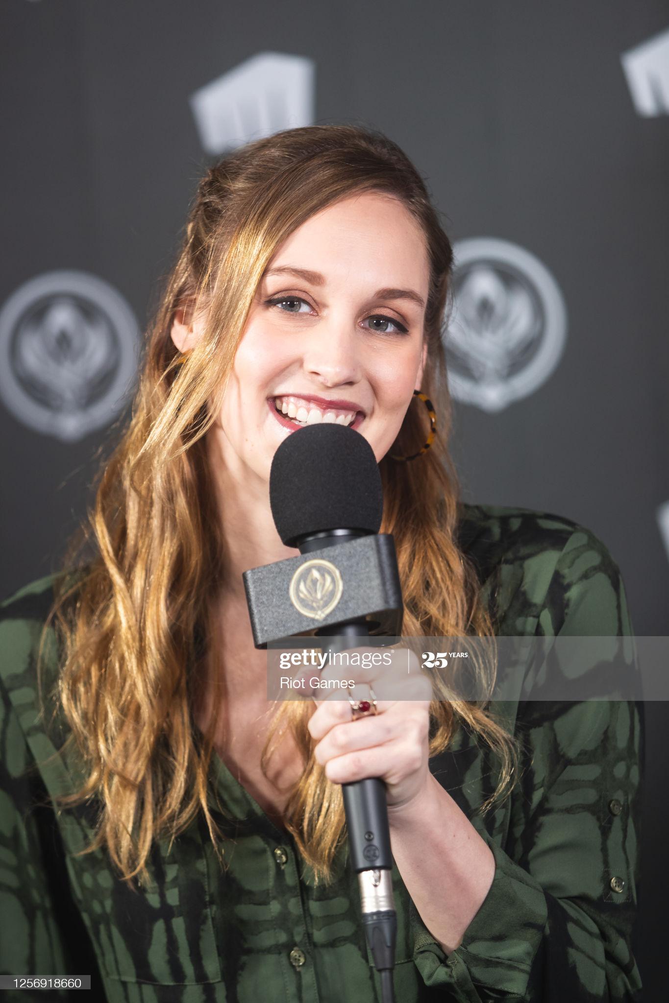 Old pic, sorry. But she looks amazing | Scrolller