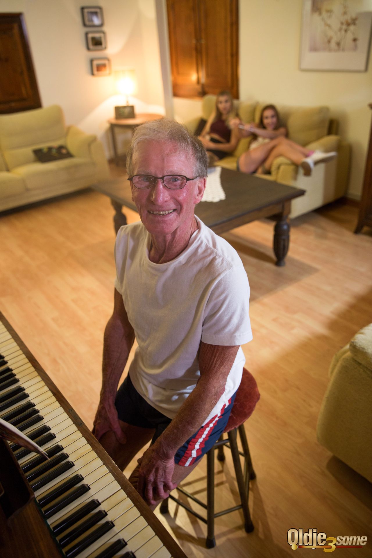 Oldje tries to impress the young girls with his talent | Scrolller