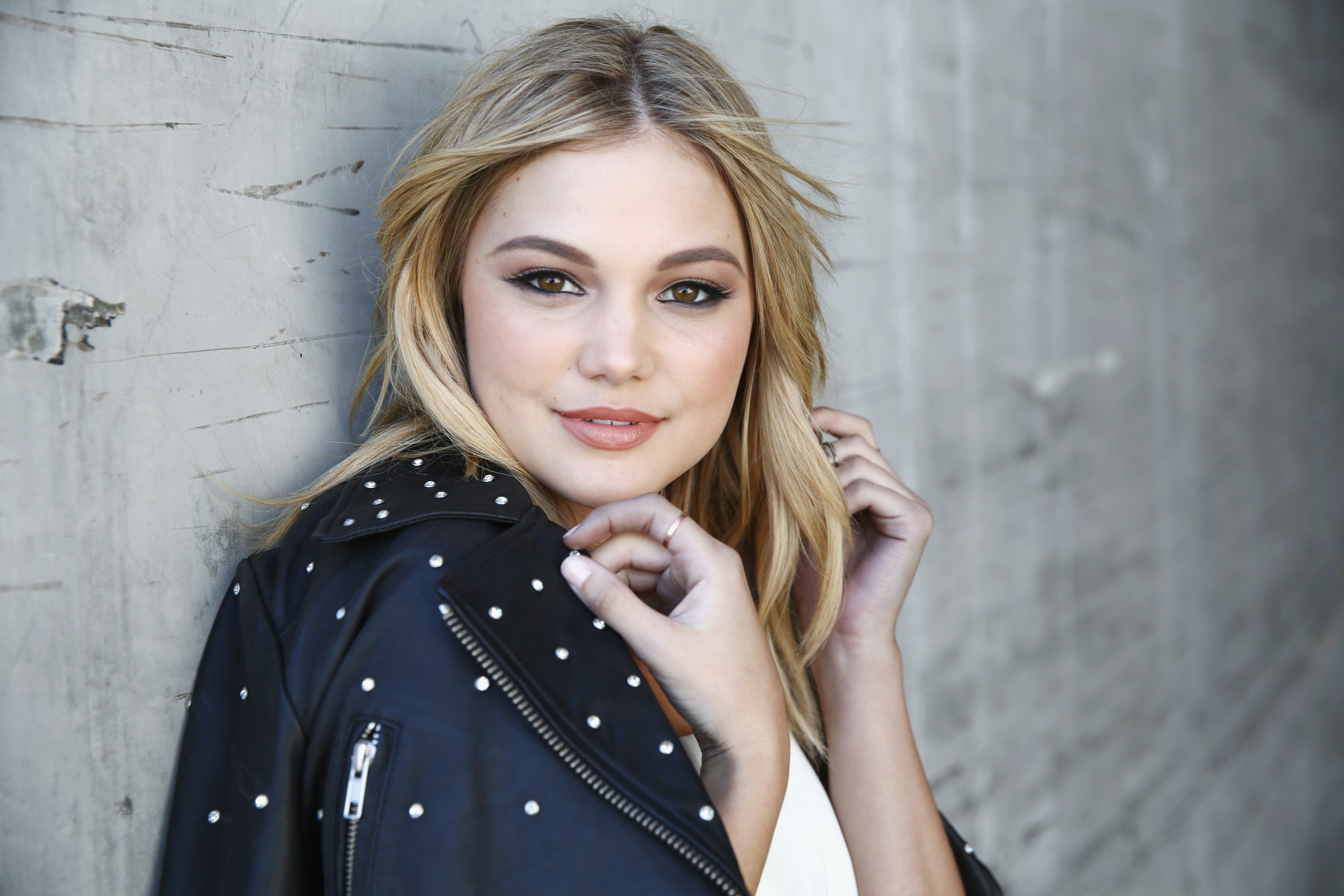 Olivia Holt [5760X3840] | Scrolller