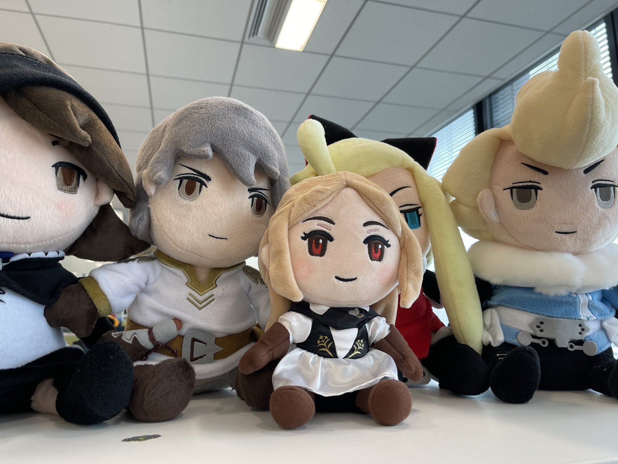 OMG SHE'S SO TINY | Scrolller